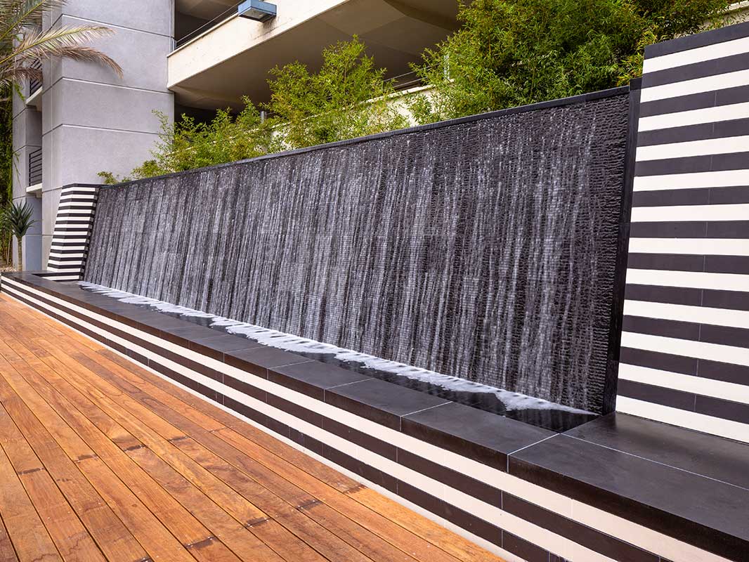 Water Wall Adds Dramatic Impact to Outdoor Space - California Waters